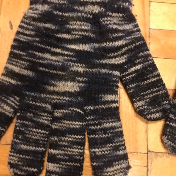 Accessories | Free Whit Purchase Black And Gray Gloves With Cozy Fit ...